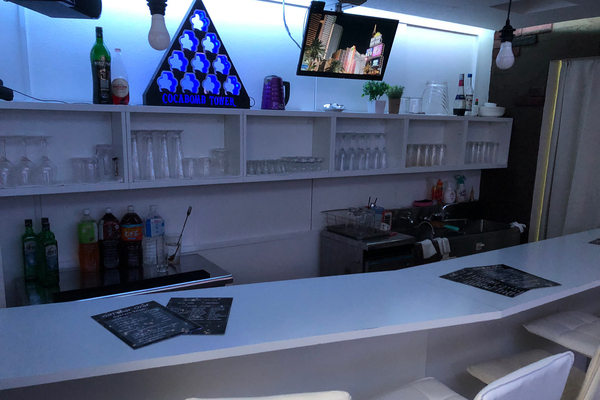 Girls Bar Oraf(オラフ) 新宿区西新宿 ガールズバー｜ナイトスタイル