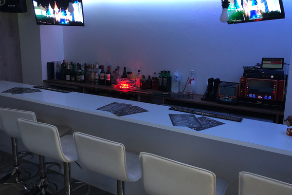 Girls Bar Oraf(オラフ) 新宿区西新宿 ガールズバー｜ナイトスタイル